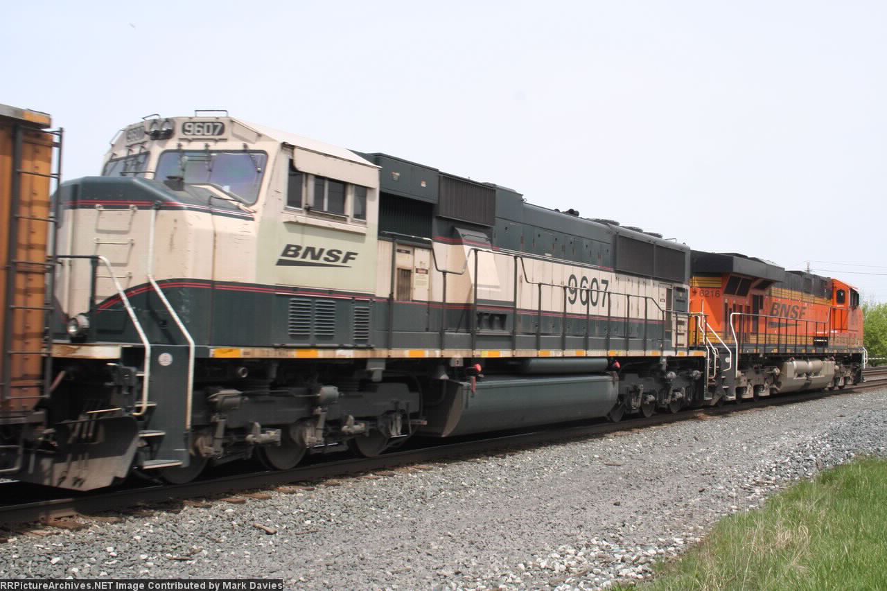 BNSF 9607